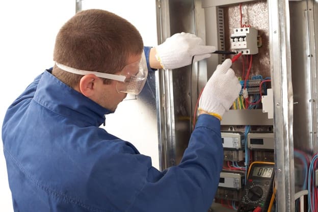 Top 10 Must-Have Workwear for Electricians